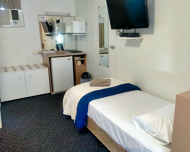 Queen + Single Motel Room | Oakey Motel Accommodation